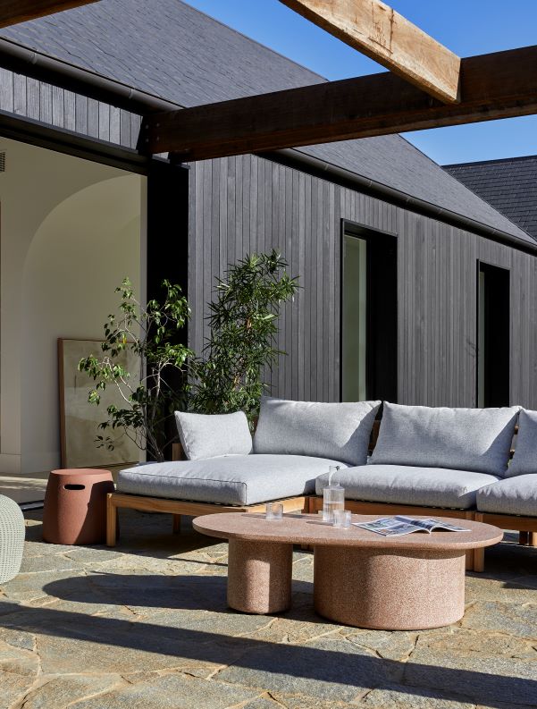 Wilomena Left Chaise Sofa — GlobeWest Outlet